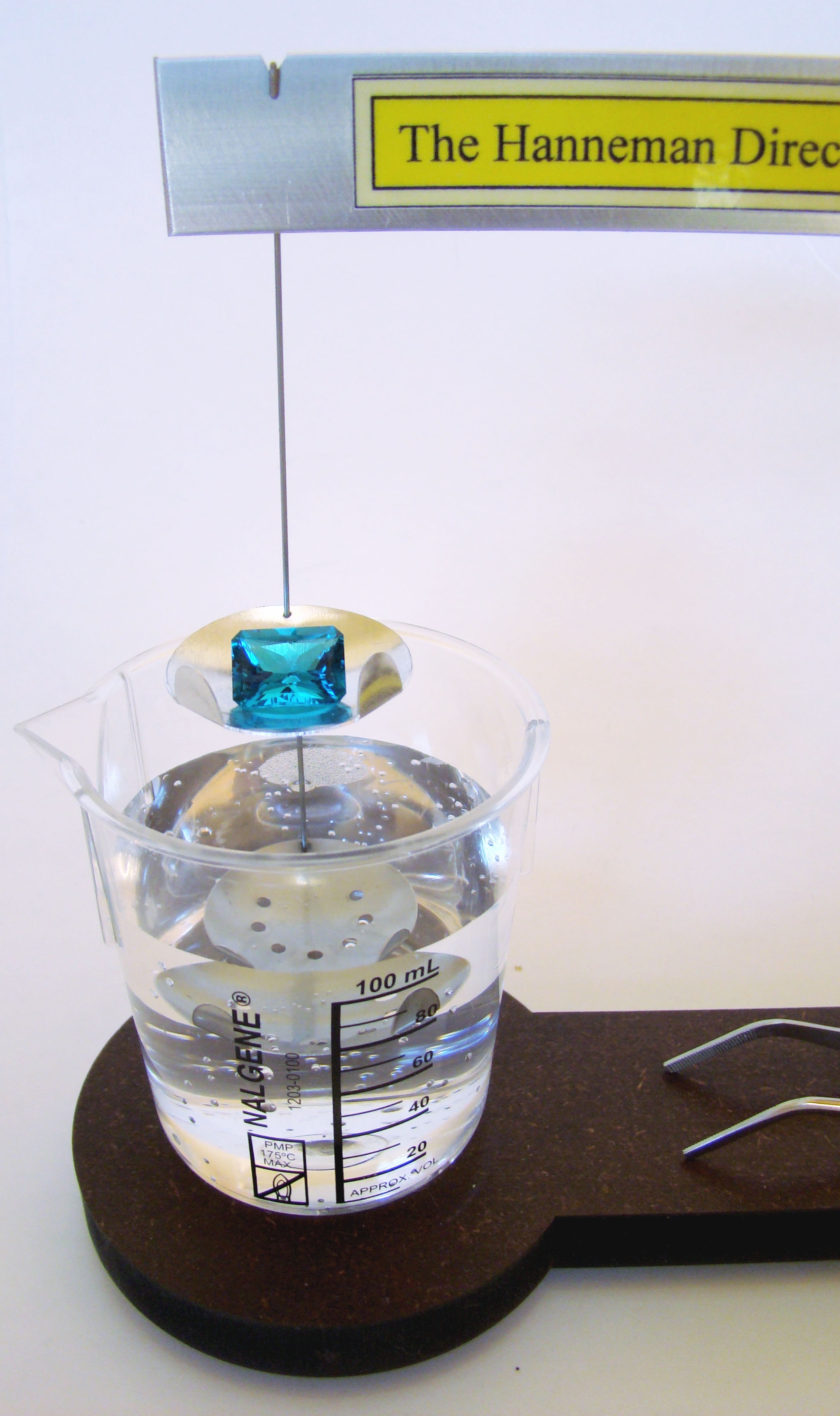 Hanneman direct reading specific gravity balance